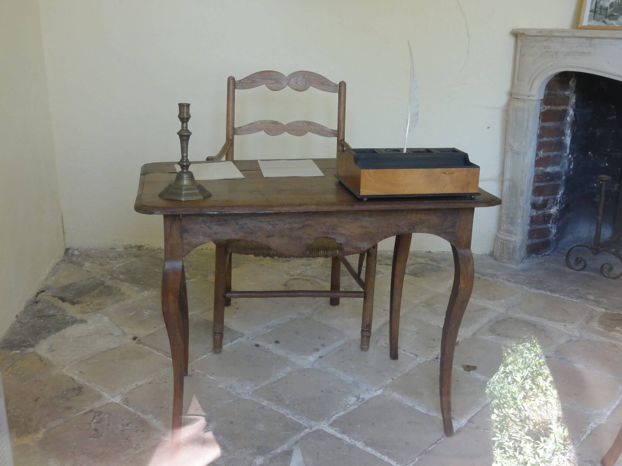 Image 6 - Musee Rousseau desk - Chateau Bouffemont | Château Bouffémont
